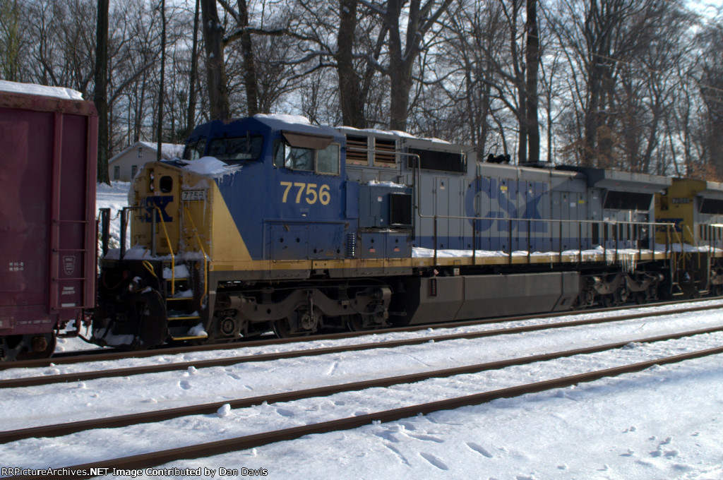 CSX C40-8W 7756 trails on X351-04